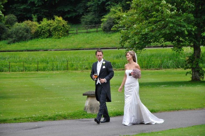 Inspirasi Gaun Pengantin Modern Kristen yang Nyaman Digunakan - Wedding ...